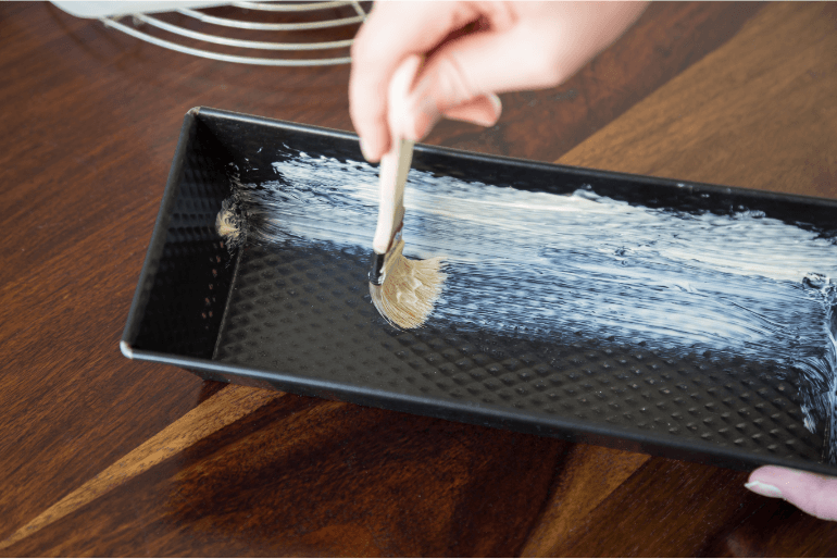 The Best Ways to Grease Your Cake Tin | Baking Tips | Betty Crocker AU